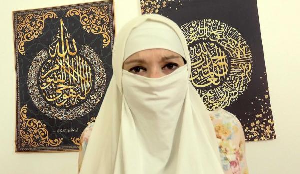 Sexwithmuslims Babe In Niqab Pleases Her Husband E232